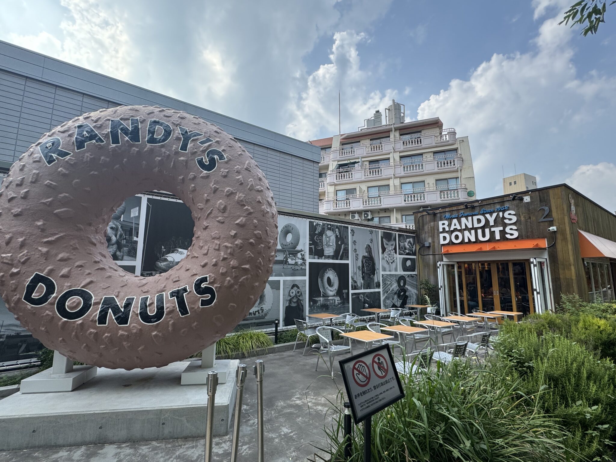 【2025年日本初上陸】Randy’s Donuts渋谷代官山店を徹底レポート！混雑回避法＆人気ドーナツを写真付きで紹介 | SHINO's TOKYO Guide